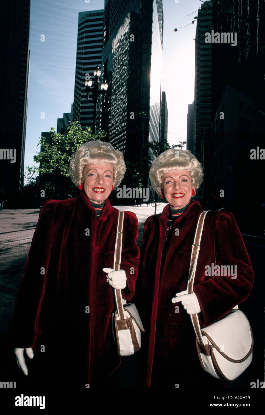 Elderly twins hi-res stock photography and images - Alamy