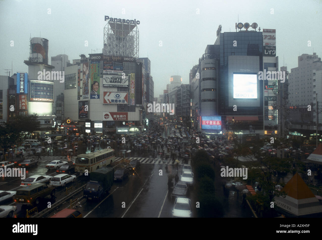 tokyo centre scene in the rain Stock Photo - Alamy