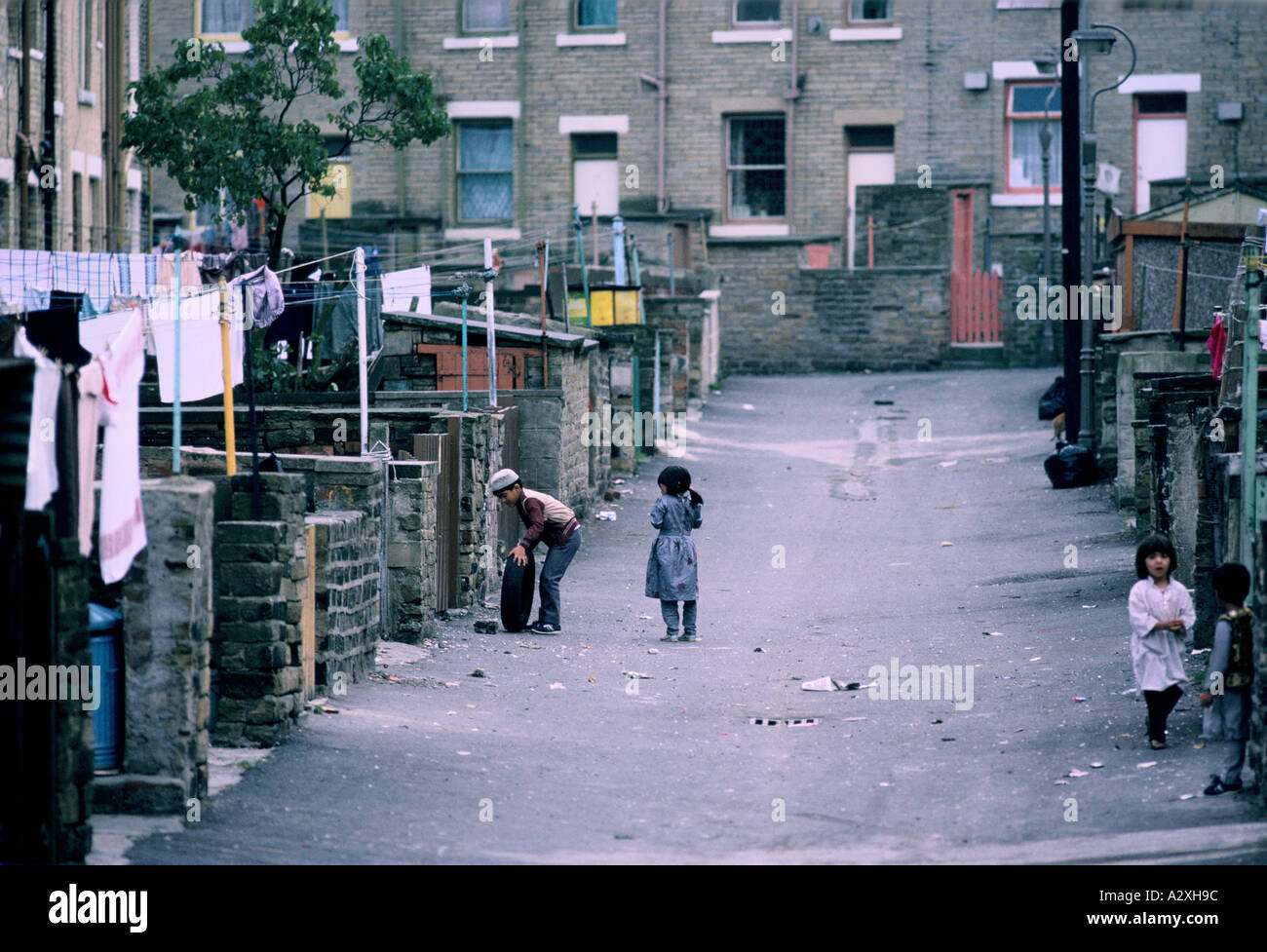Children playing in alley hi-res stock photography and images - Alamy