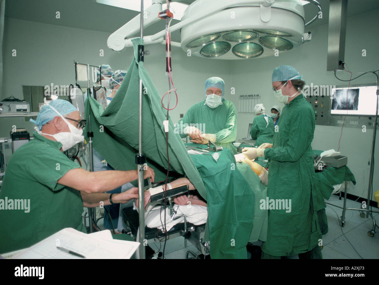 hip replacement operation Stock Photo - Alamy