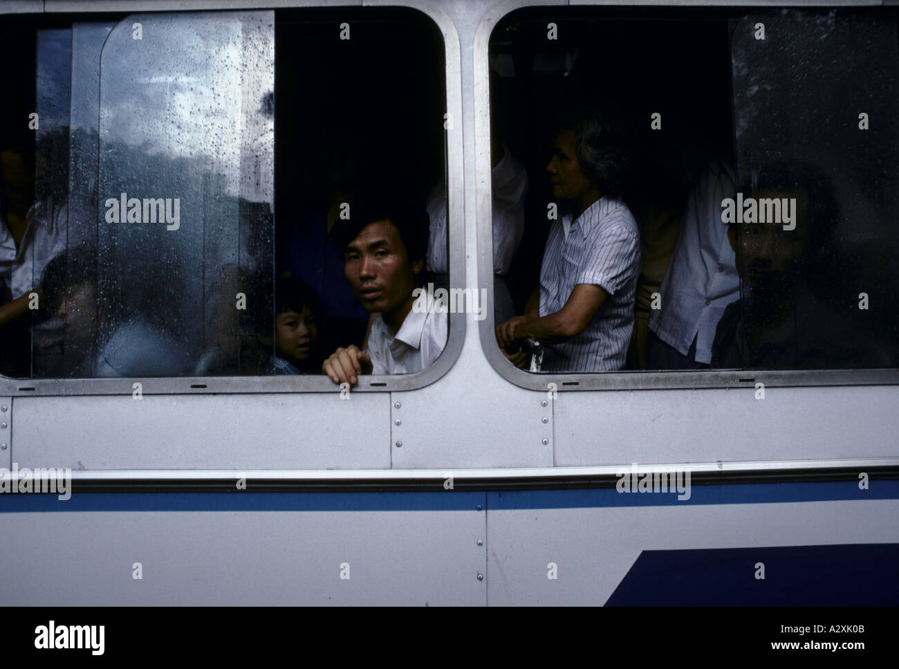 Packed bus hi-res stock photography and images - Alamy
