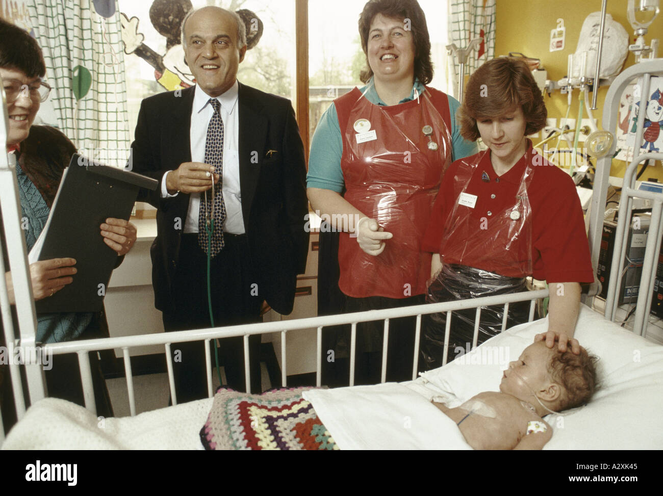 dr magdi yacoub heart surgeon harefield hospital 1993 Stock Photo - Alamy