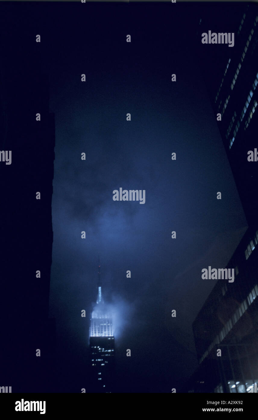 hazy misty empire state building at night Stock Photo - Alamy