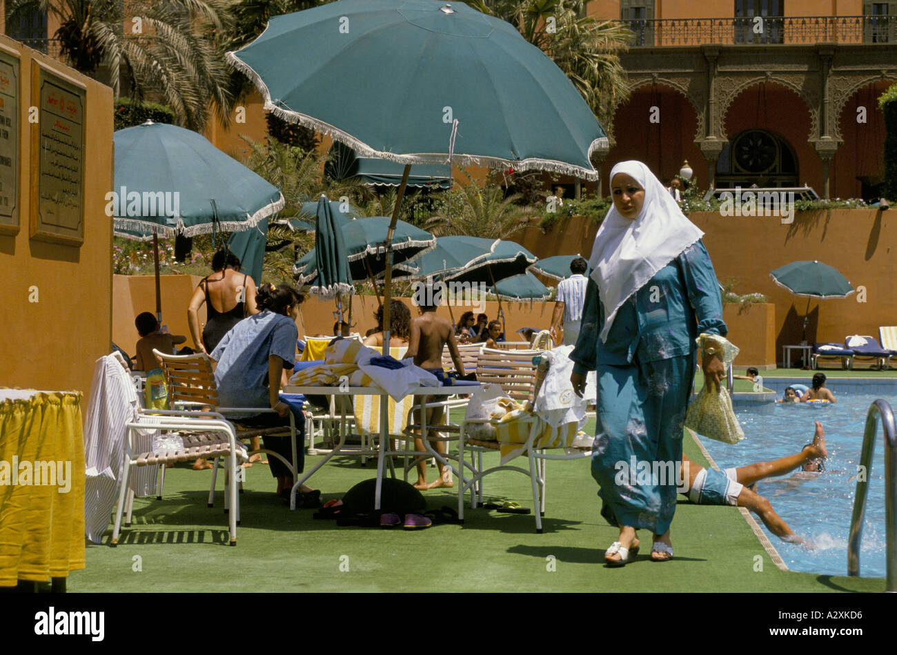 Muslim woman swimming hi-res stock photography and images - Alamy