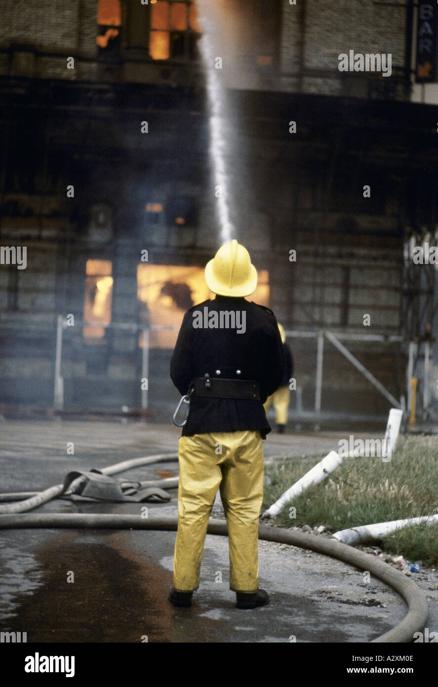 Fireman putting out building fire hi-res stock photography and images ...