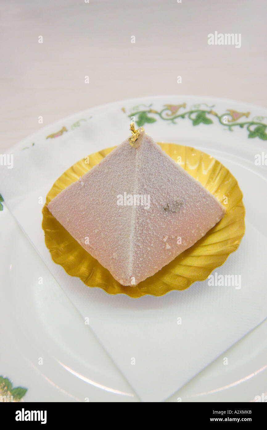Tokyo Japan Afternoon tea cream cake with gold Stock Photo - Alamy