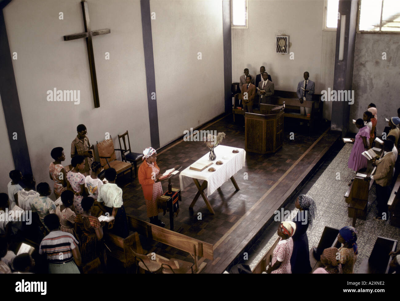 Congregation church standing hi-res stock photography and images - Alamy