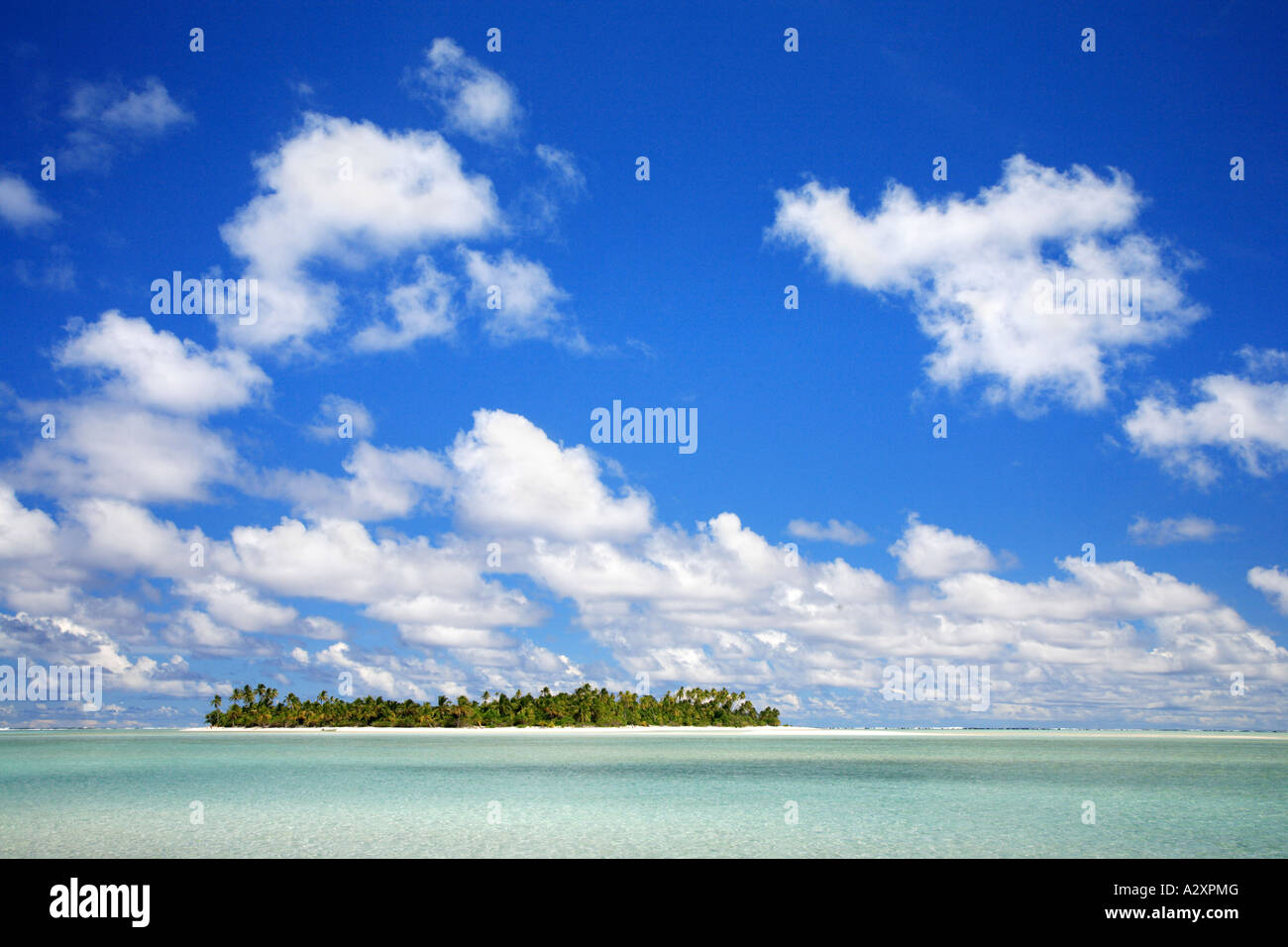 Desert Island in Aitutaki Lagoon Cook islands Polynesia Pacific Stock ...
