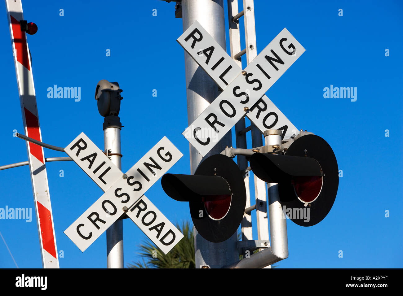 RAILROAD CROSSING SIGN Stock Photo - Alamy