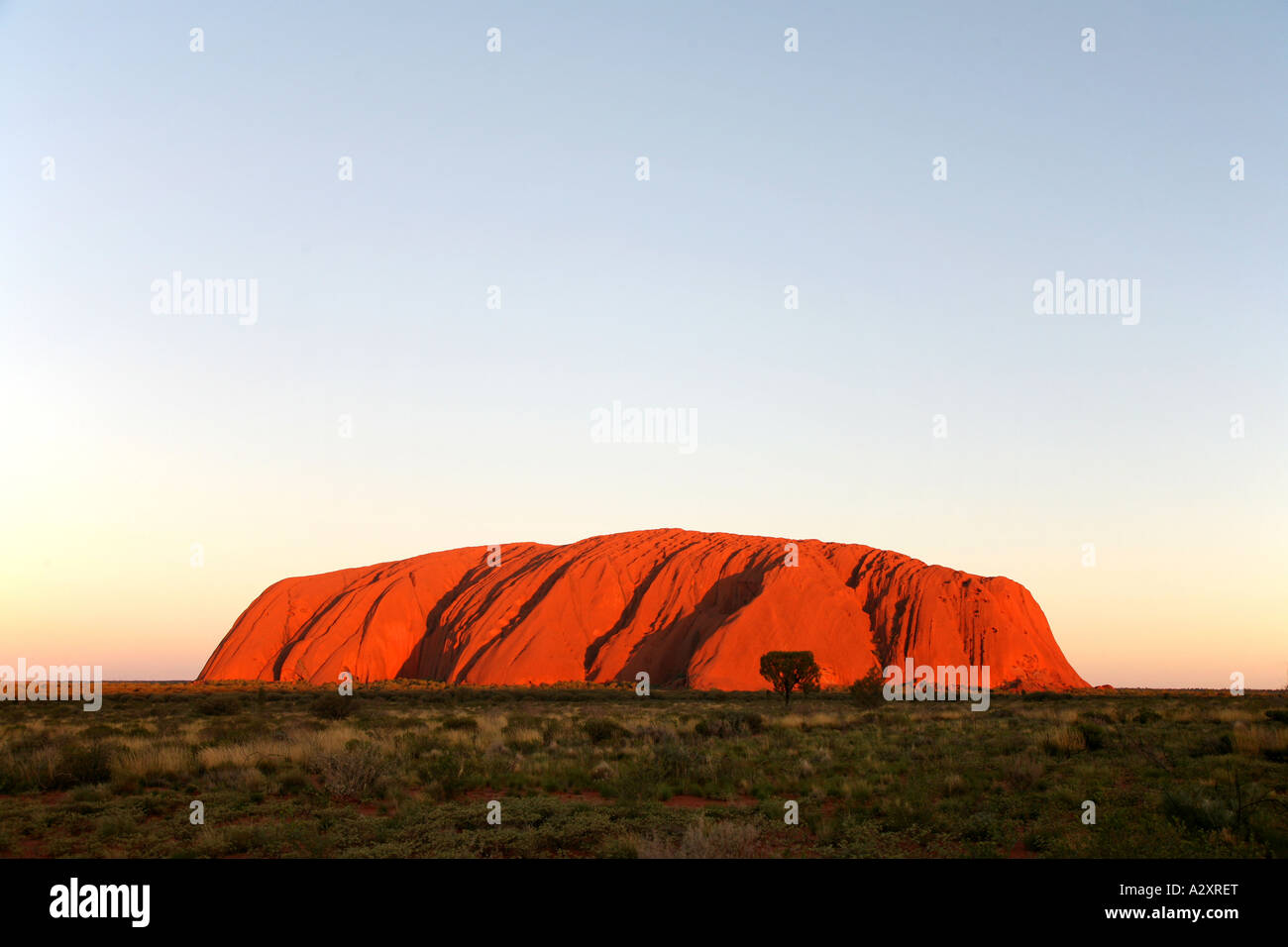 Aboriginal art uluru ayers rock hi-res stock photography and images - Alamy