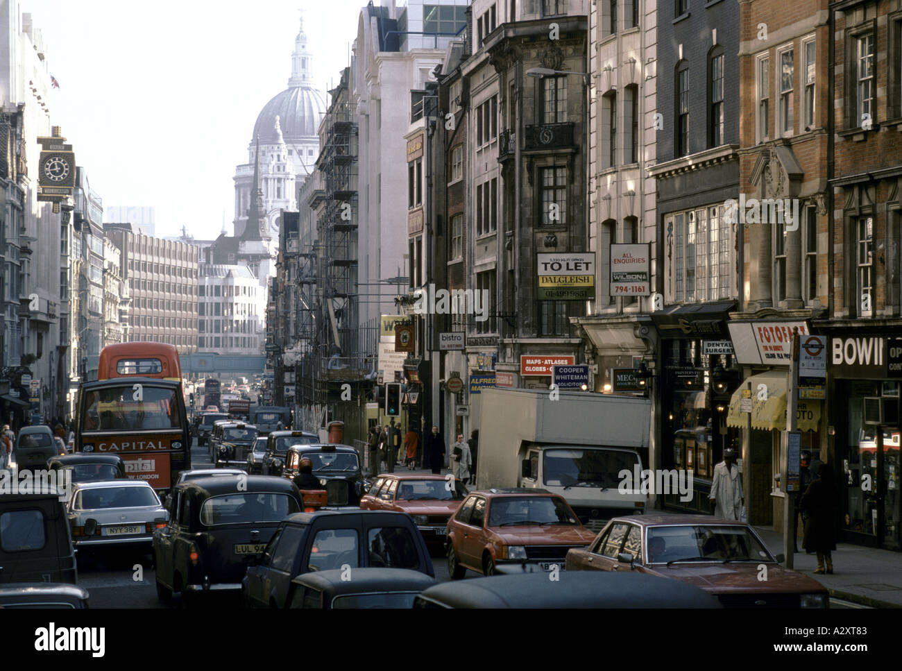 1986 london street hi-res stock photography and images - Alamy