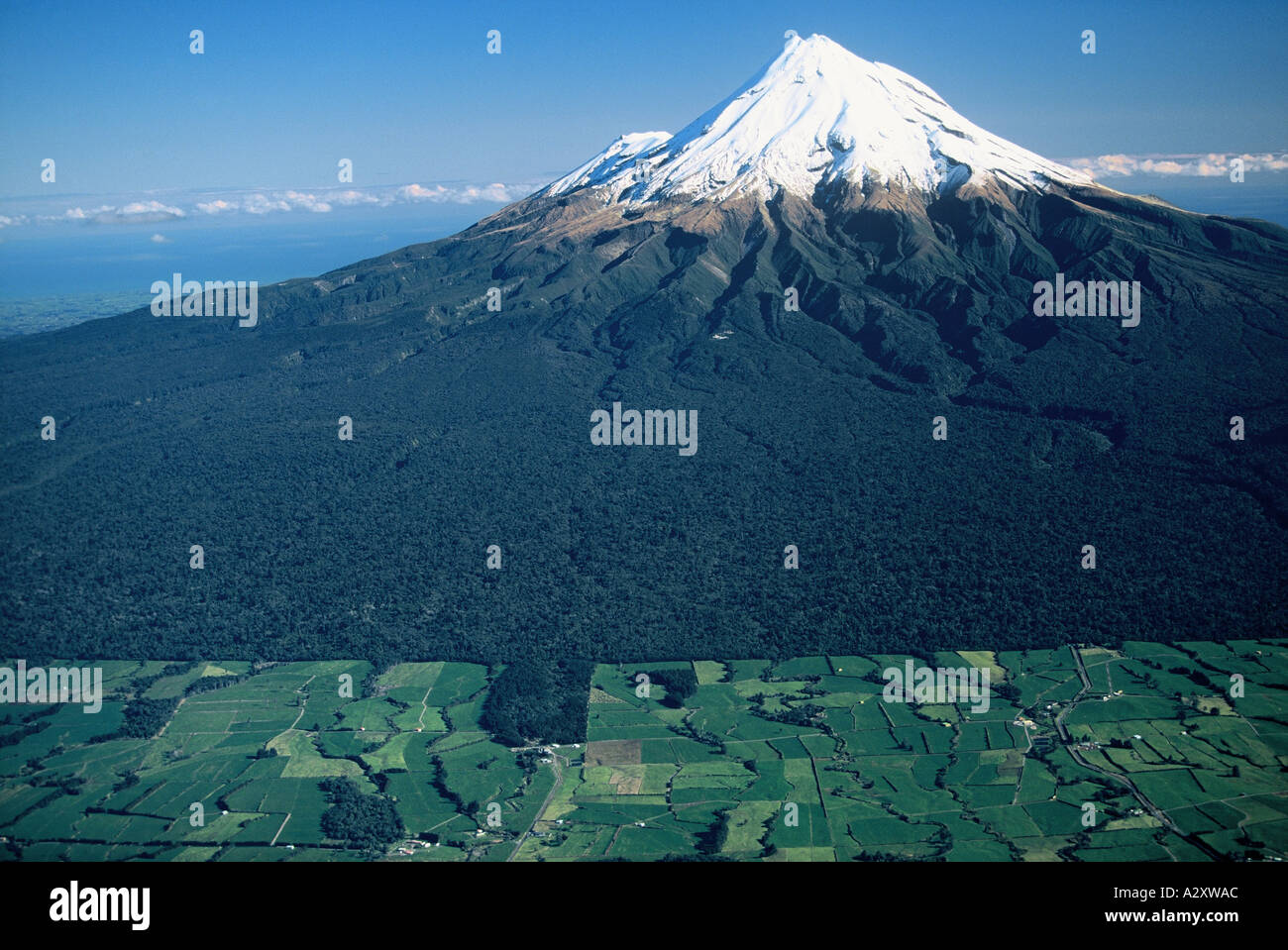 Mount Taranaki, Egmont National Park, North Island, New Zealand – FIHIDU