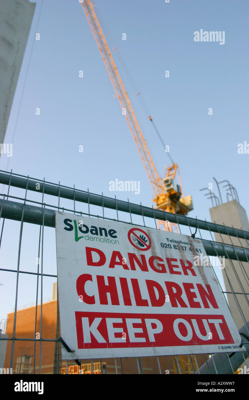 Crane safety sign hi-res stock photography and images - Alamy