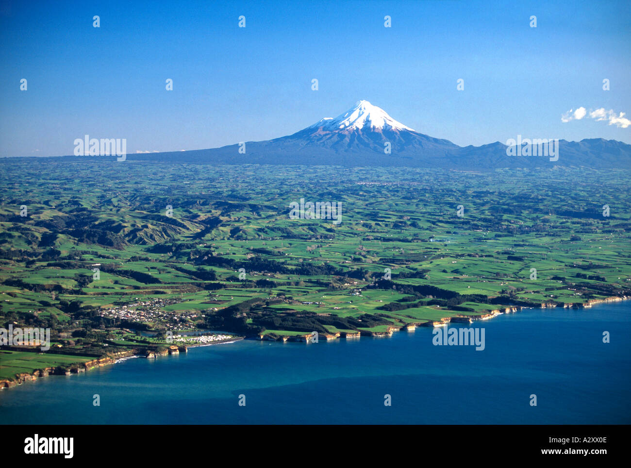 Mt taranaki aerial hi-res stock photography and images - Alamy