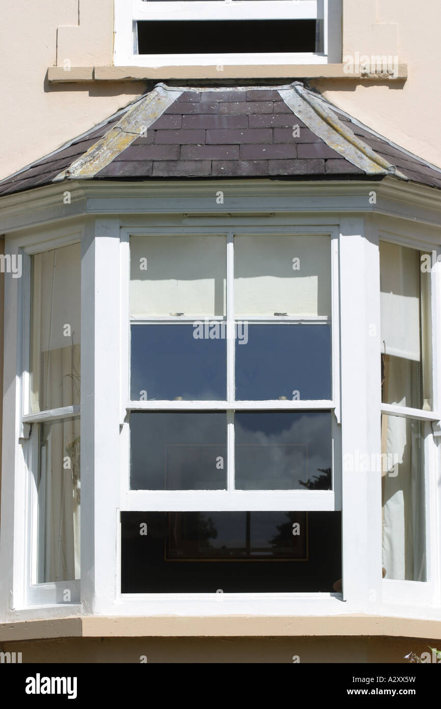 Sash window in wooden frame in window bay of house home Stock Photo - Alamy