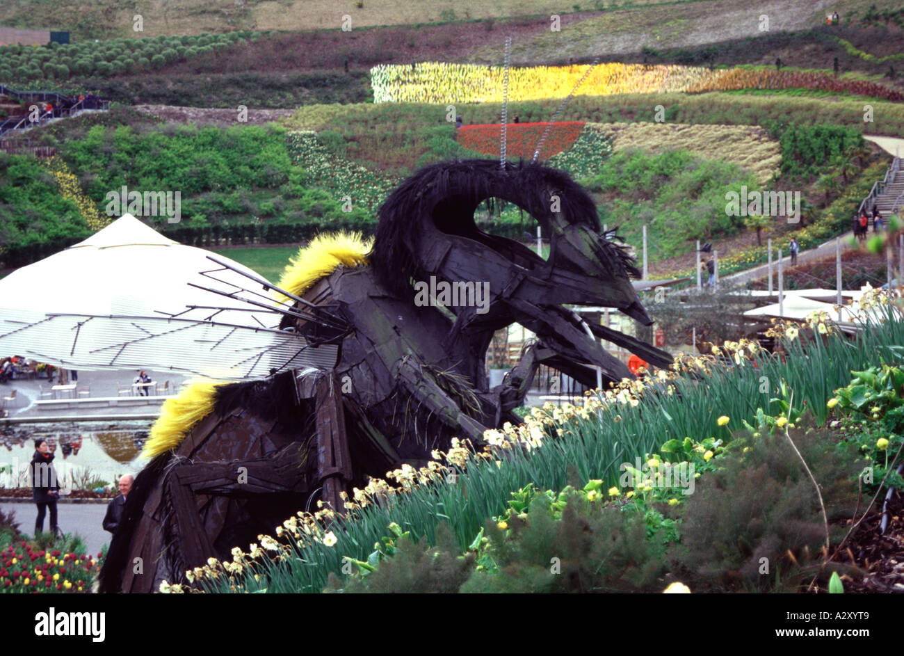 Bee sculpture eden project cornwall Stock Photo - Alamy