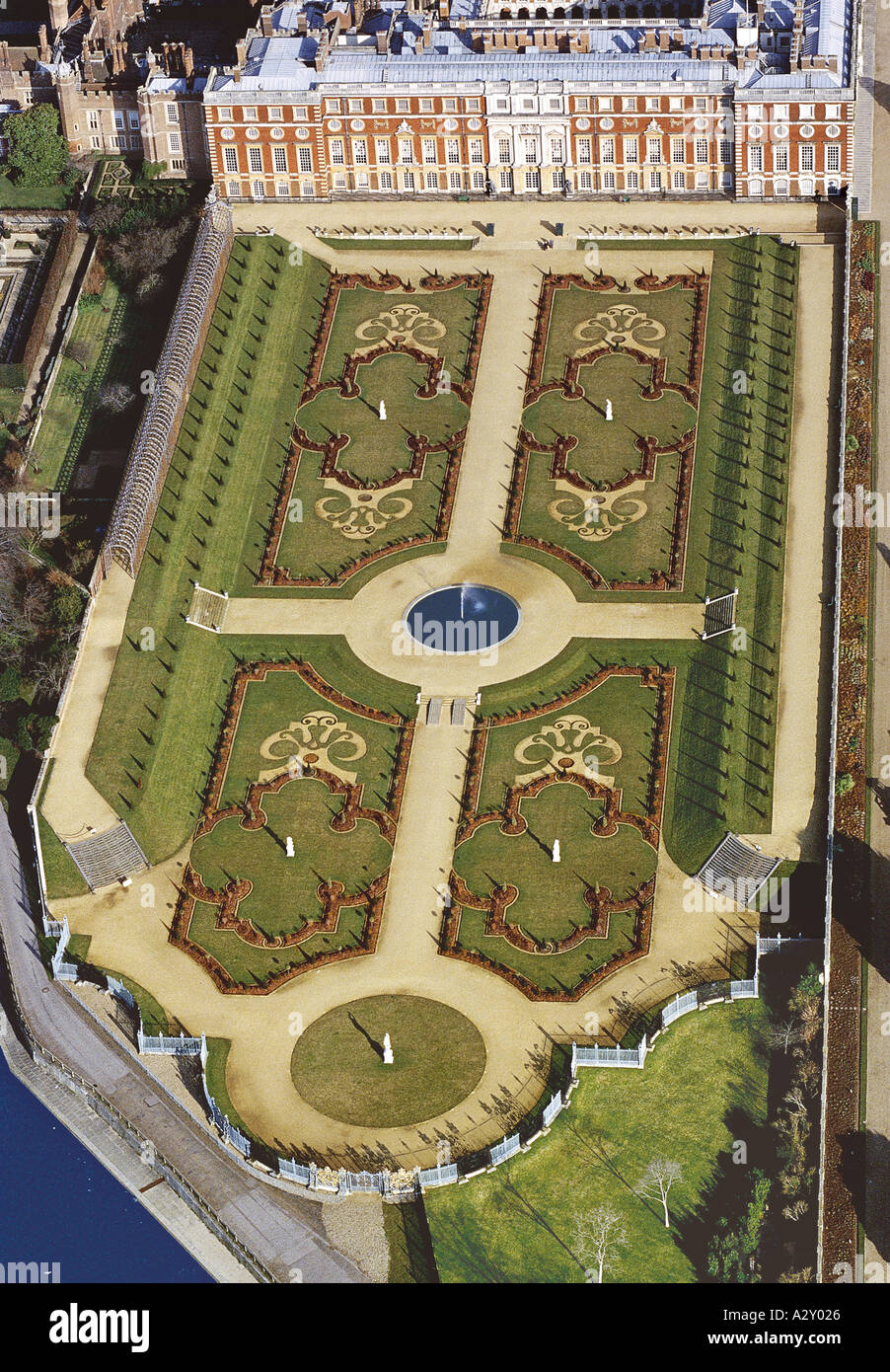 Aerial view hampton court palace hi-res stock photography and images ...