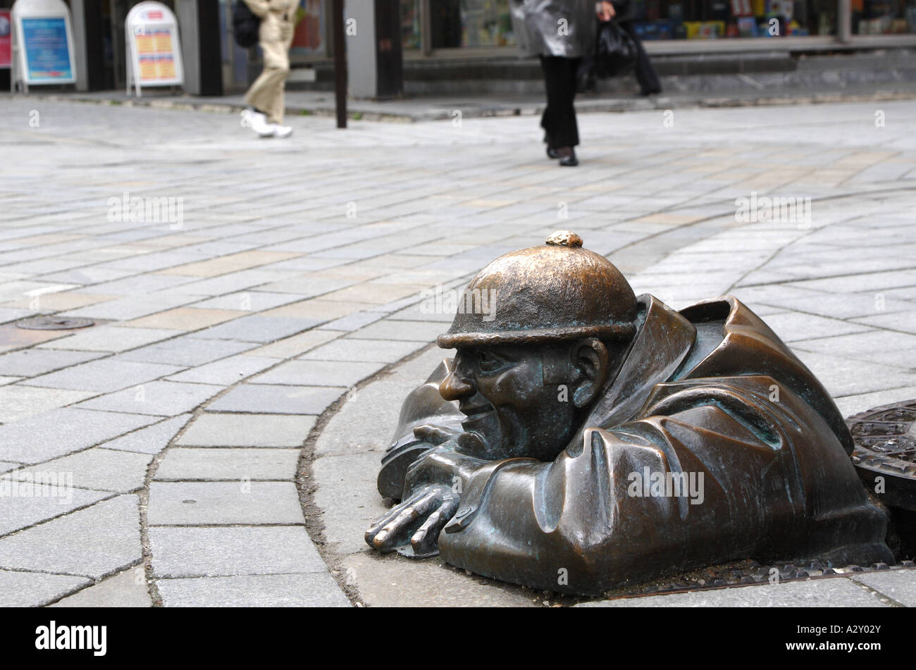 'man working' statue in Bratislava Stock Photo - Alamy