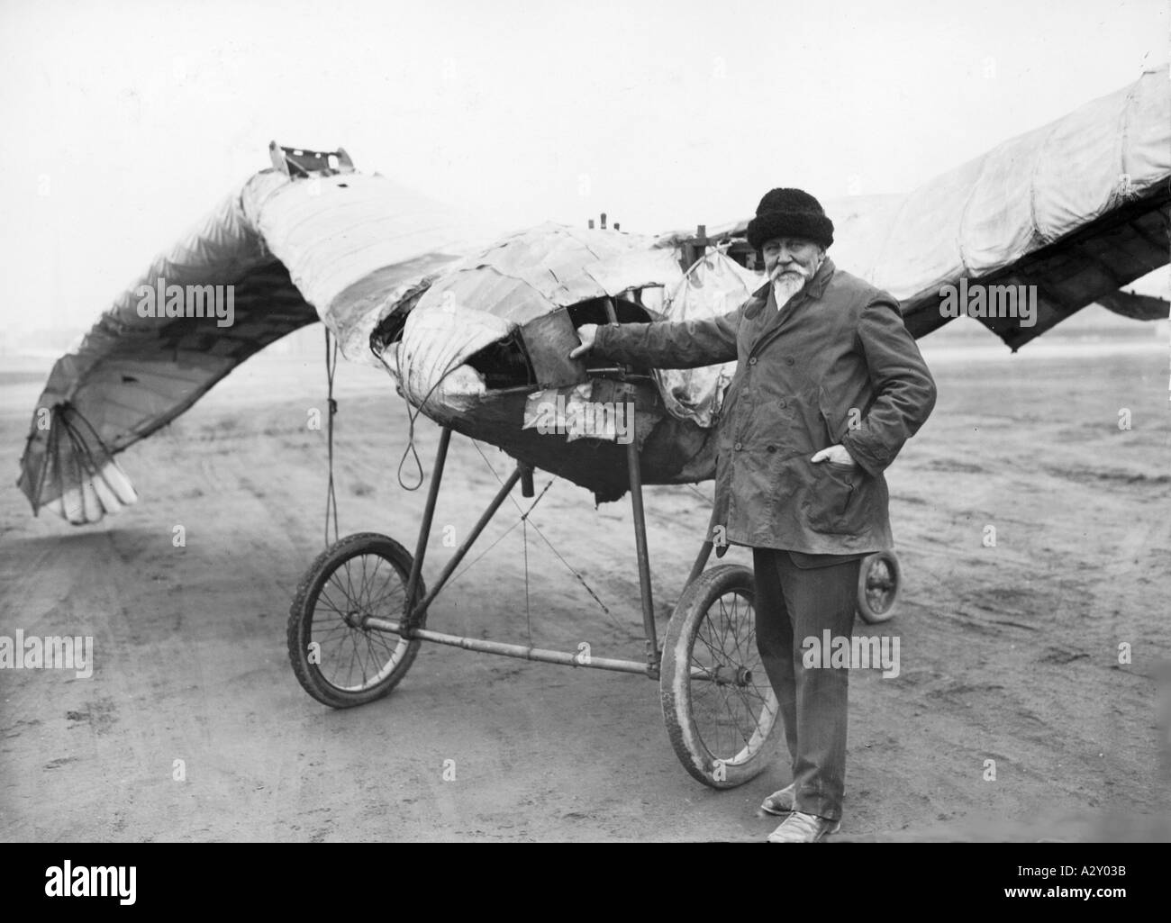 Flapping wing aircraft hi-res stock photography and images - Alamy
