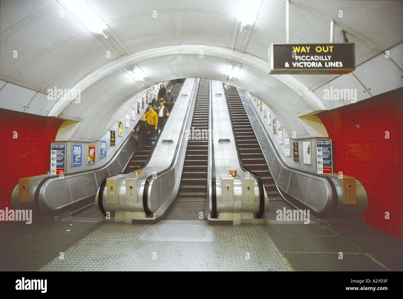 London underground escalator escalators hi-res stock photography and ...