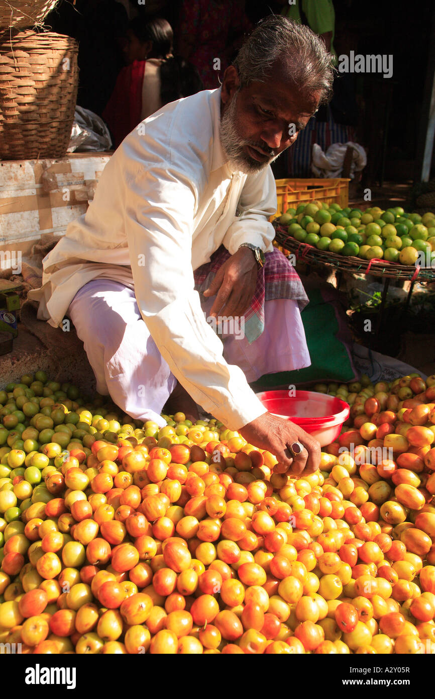 INDIA NORTH GOA THE CALANGUTE FRUIT AND VEGETABLE MARKET Stock Photo ...