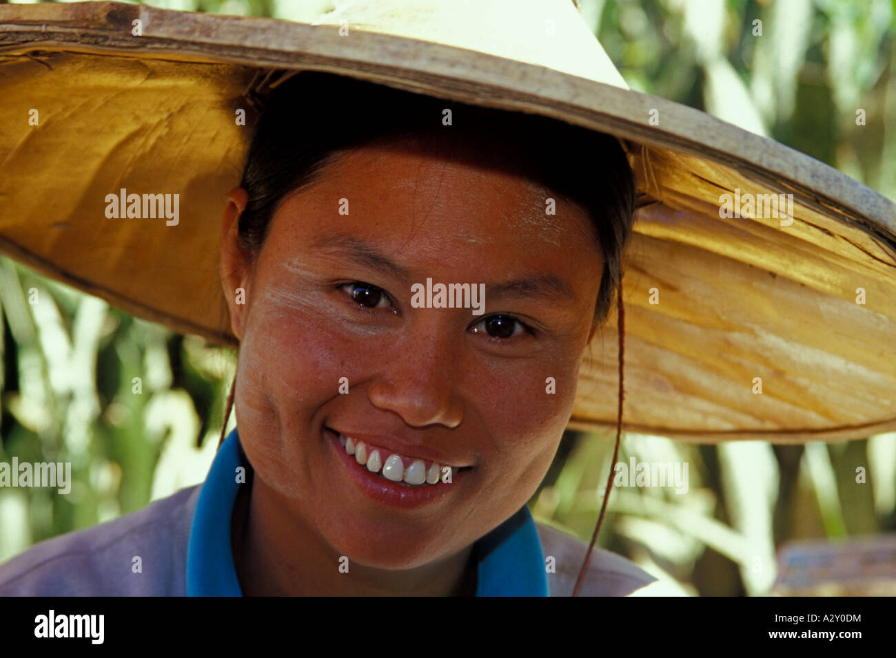 Produce Seller at Pyin U Lwin Market, Maymyo, Myanmar Stock Photo - Alamy