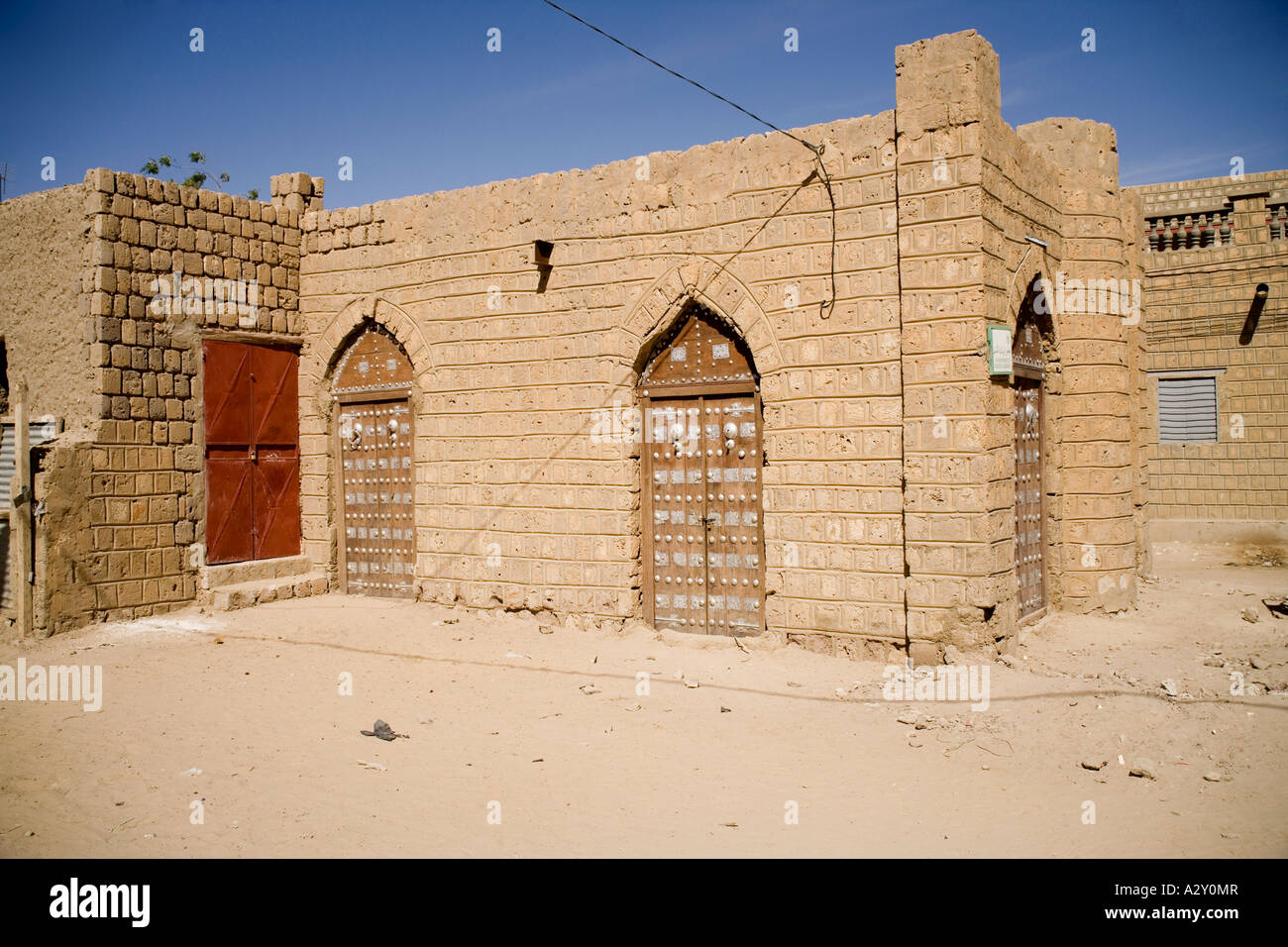 Adobe Building in in central Timbuktu, Mali, West Africa Stock Photo ...