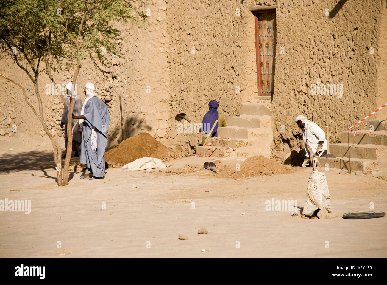 Street scene timbuktu mali hi-res stock photography and images - Alamy