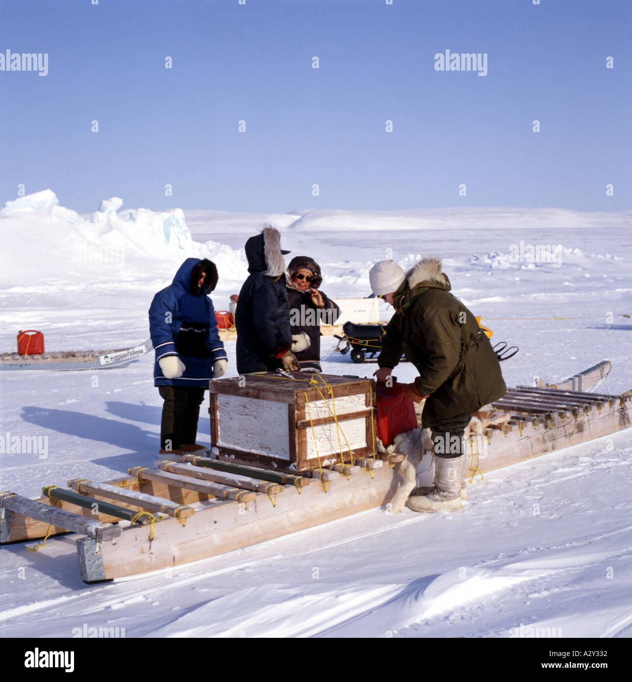 Nunavut inuit hunters hi-res stock photography and images - Alamy