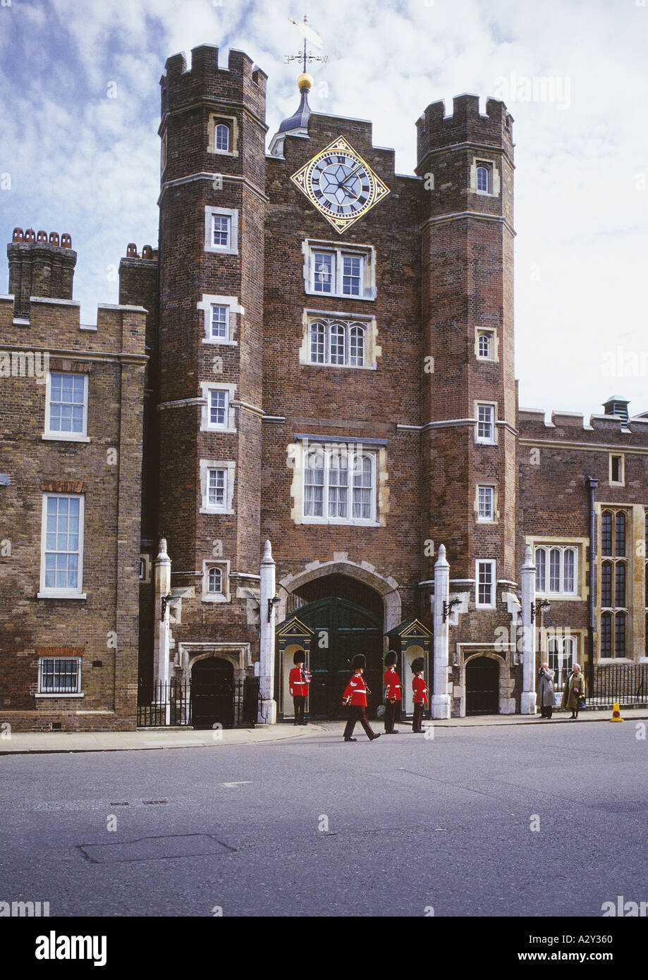 The prince of wales at st james palace hi-res stock photography and ...