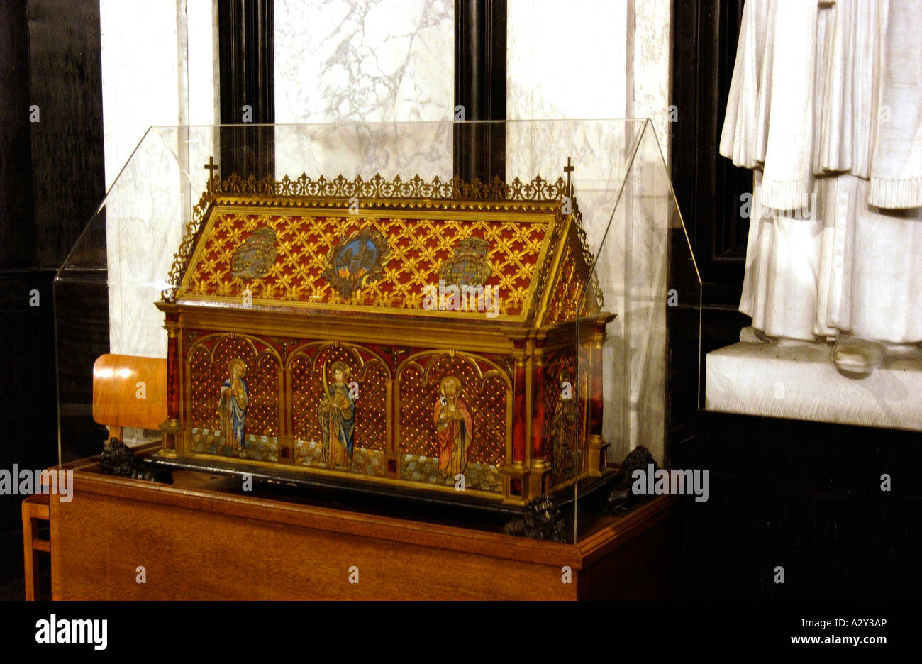 Gothic casket hi-res stock photography and images - Alamy