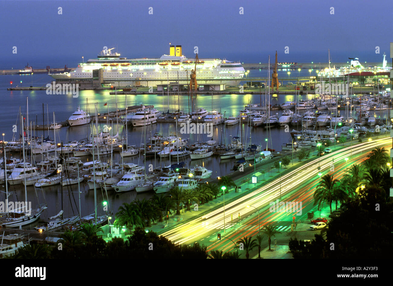 Cruise ship club de hi-res stock photography and images - Alamy