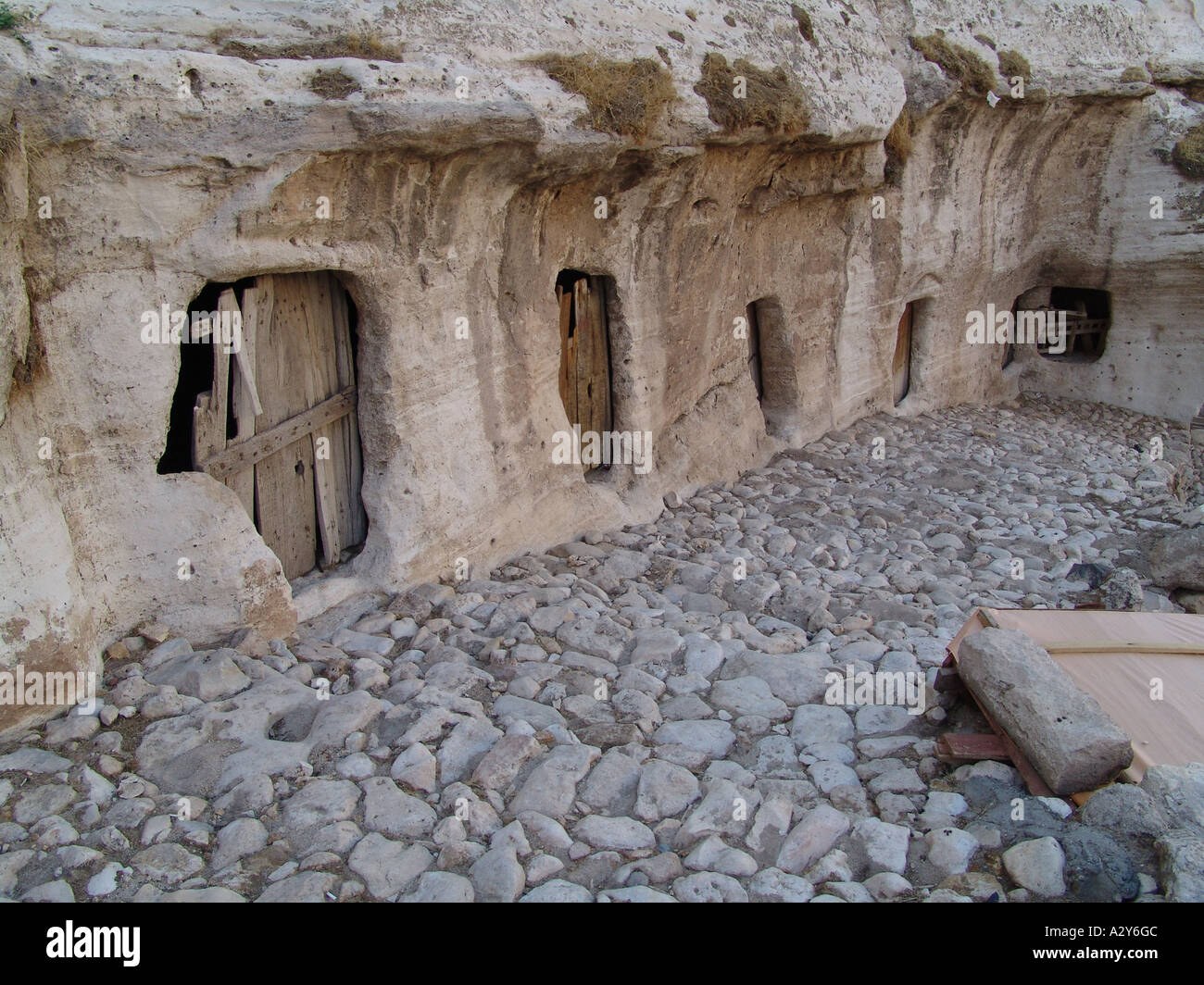 Indigenous cave dwellings, Hasankayef, Turkey August 2005 Stock Photo ...