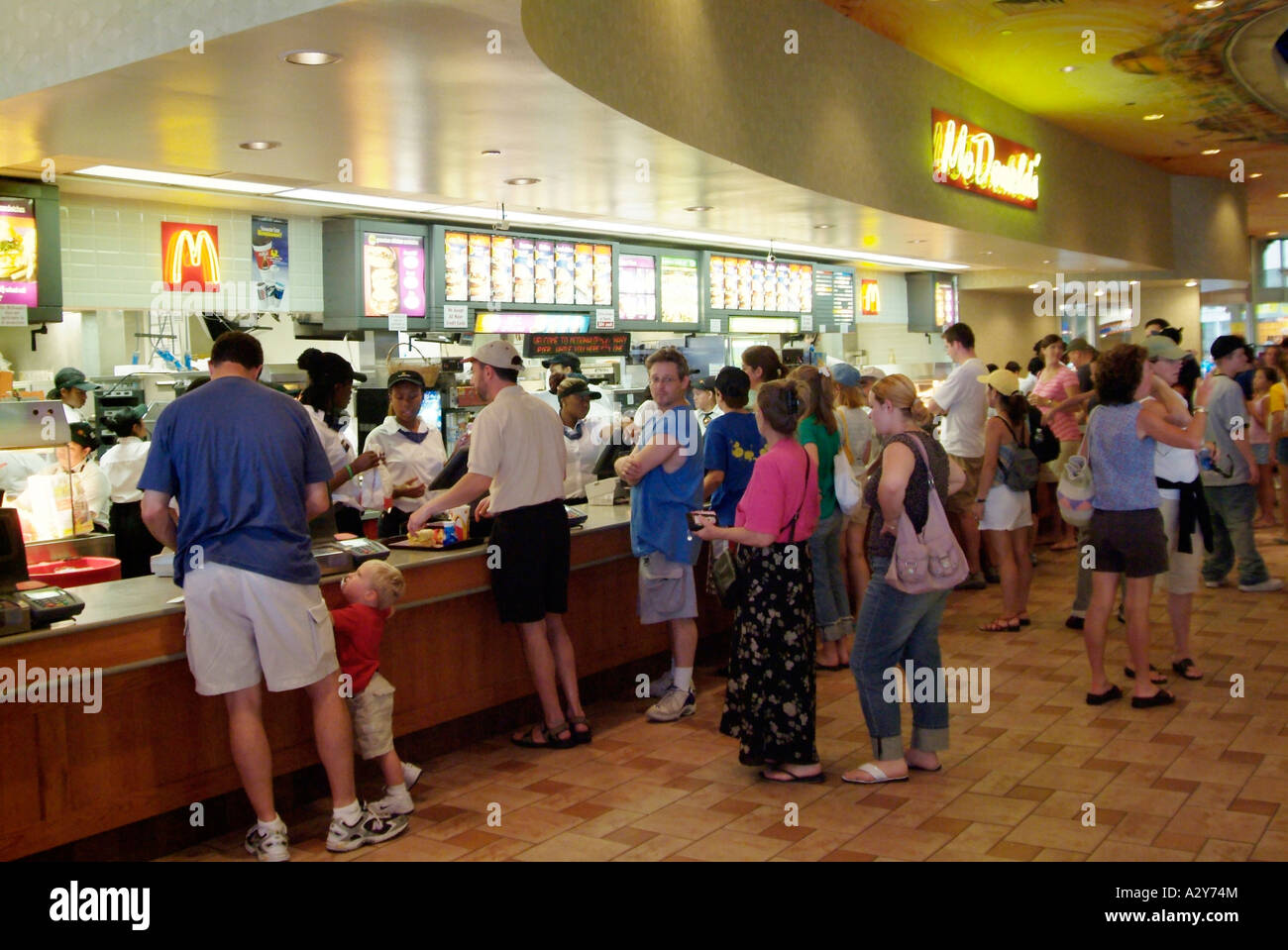 Patrons eating food fast food hi-res stock photography and images - Alamy