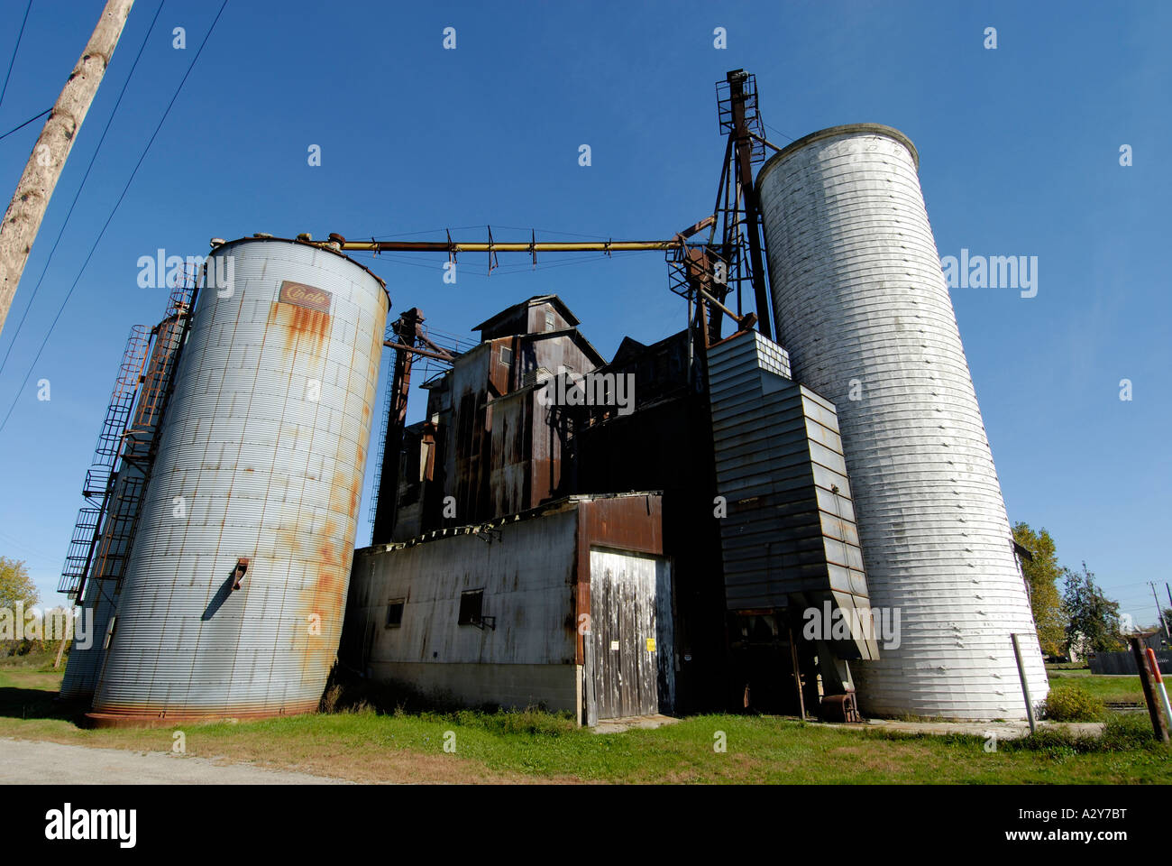 Small town america grain elevator hi-res stock photography and images ...
