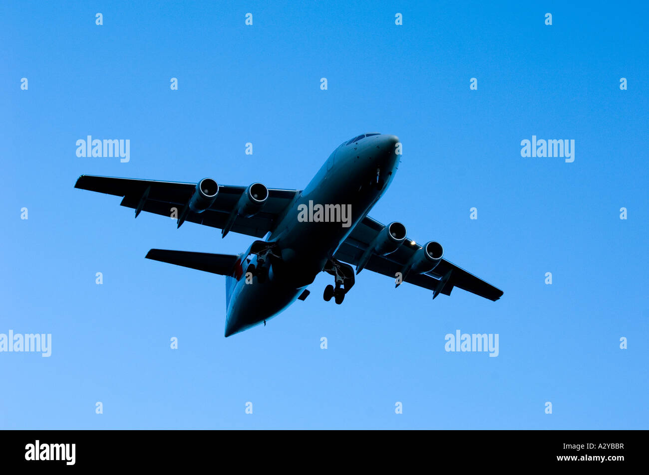 Commercial airplane in flight Stock Photo - Alamy