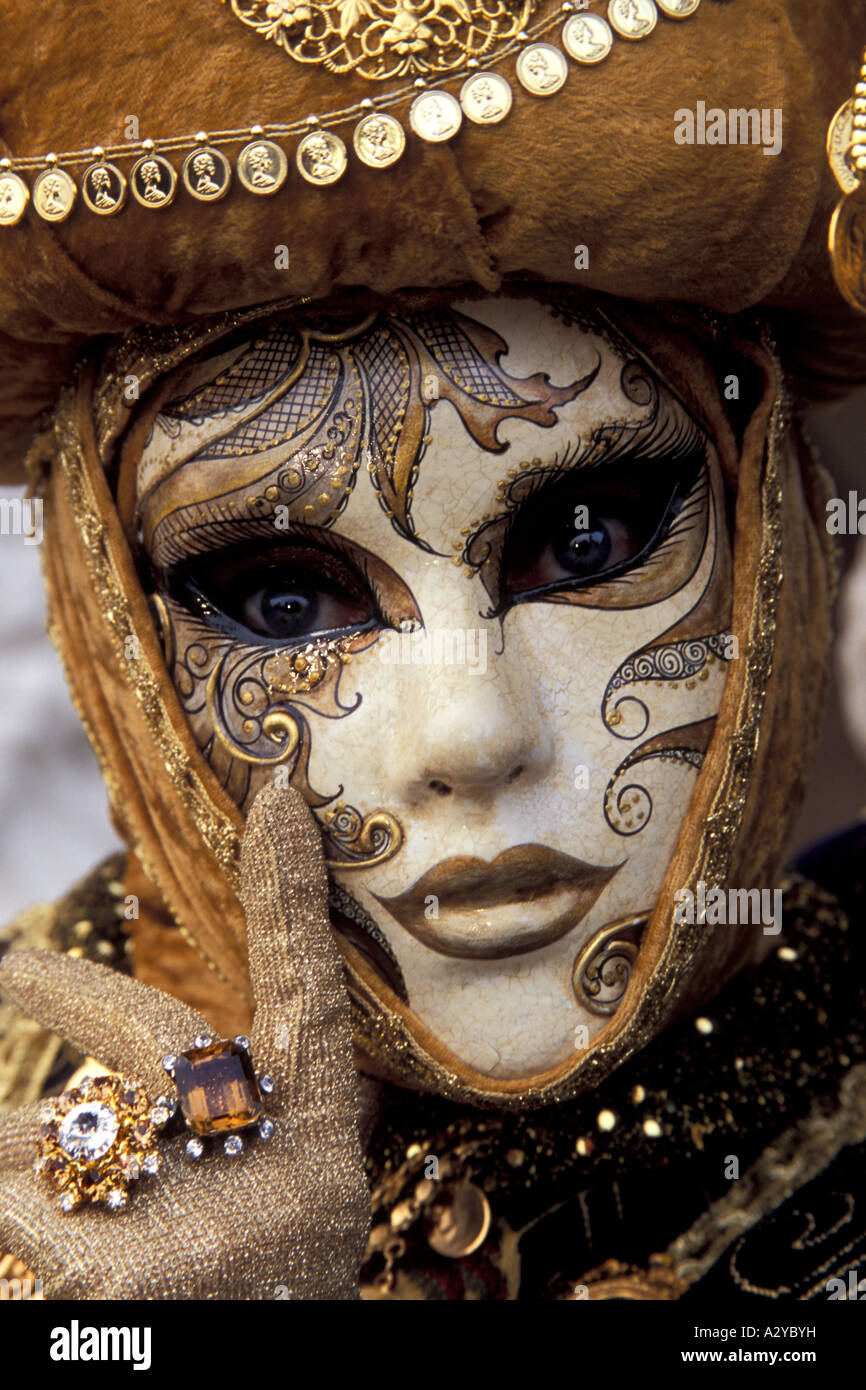 Intricate costumes hi-res stock photography and images - Alamy