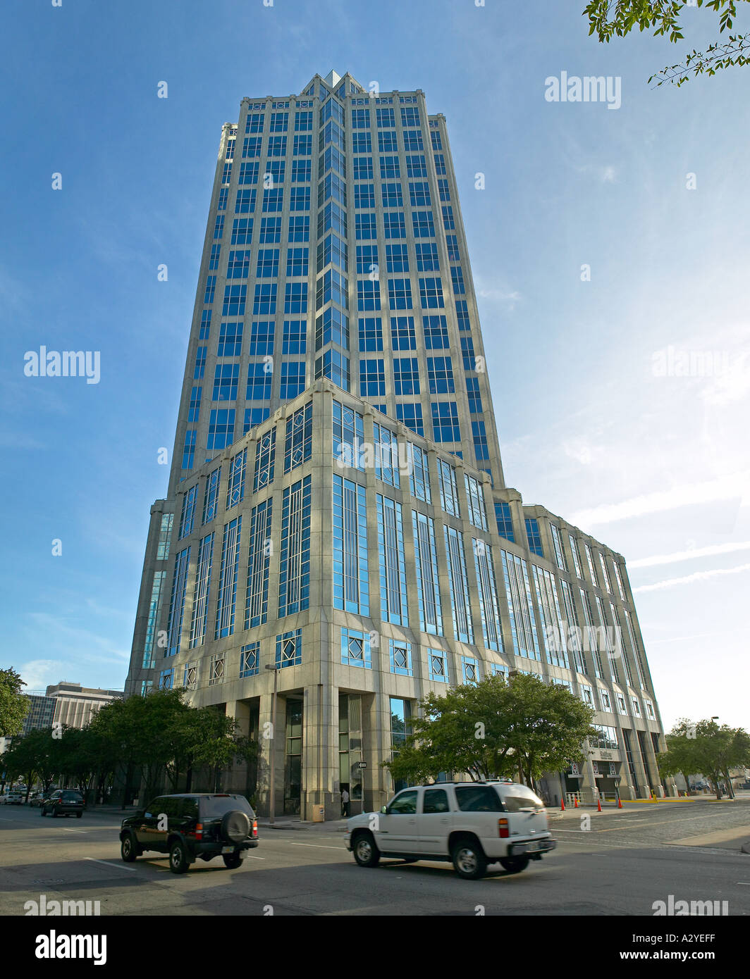 Extra wide angle view of Suntrust Building with street traffic Tampa ...