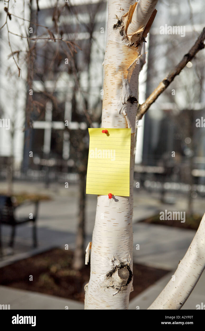 post it sign blank sign Stock Photo - Alamy