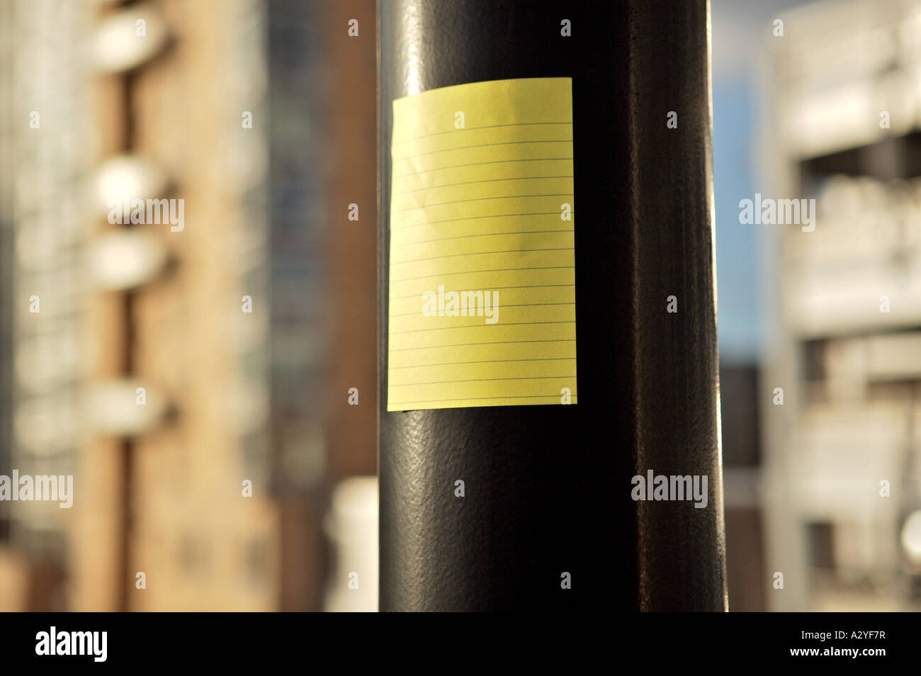 post it sign blank sign Stock Photo - Alamy