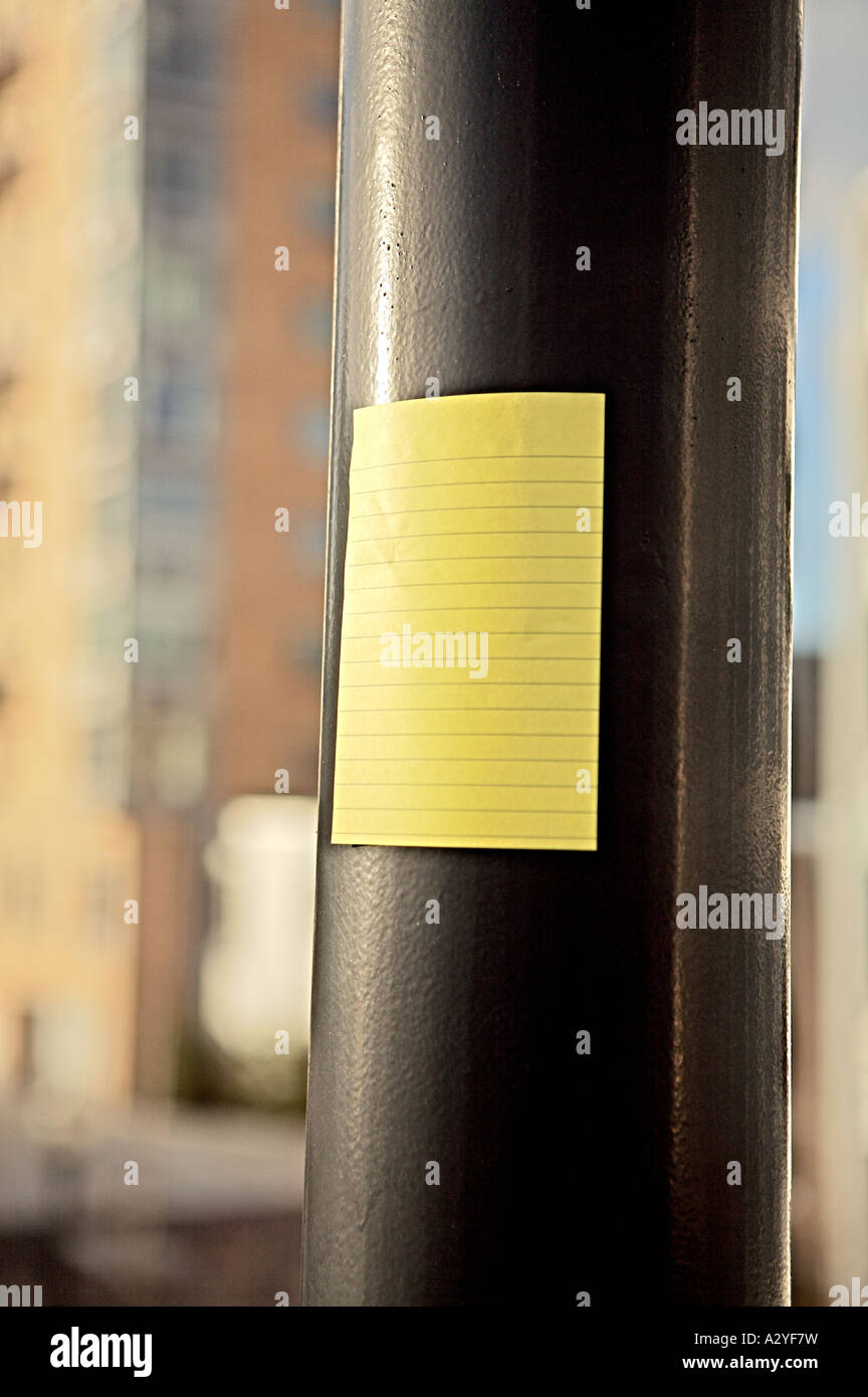 post it sign blank sign Stock Photo - Alamy