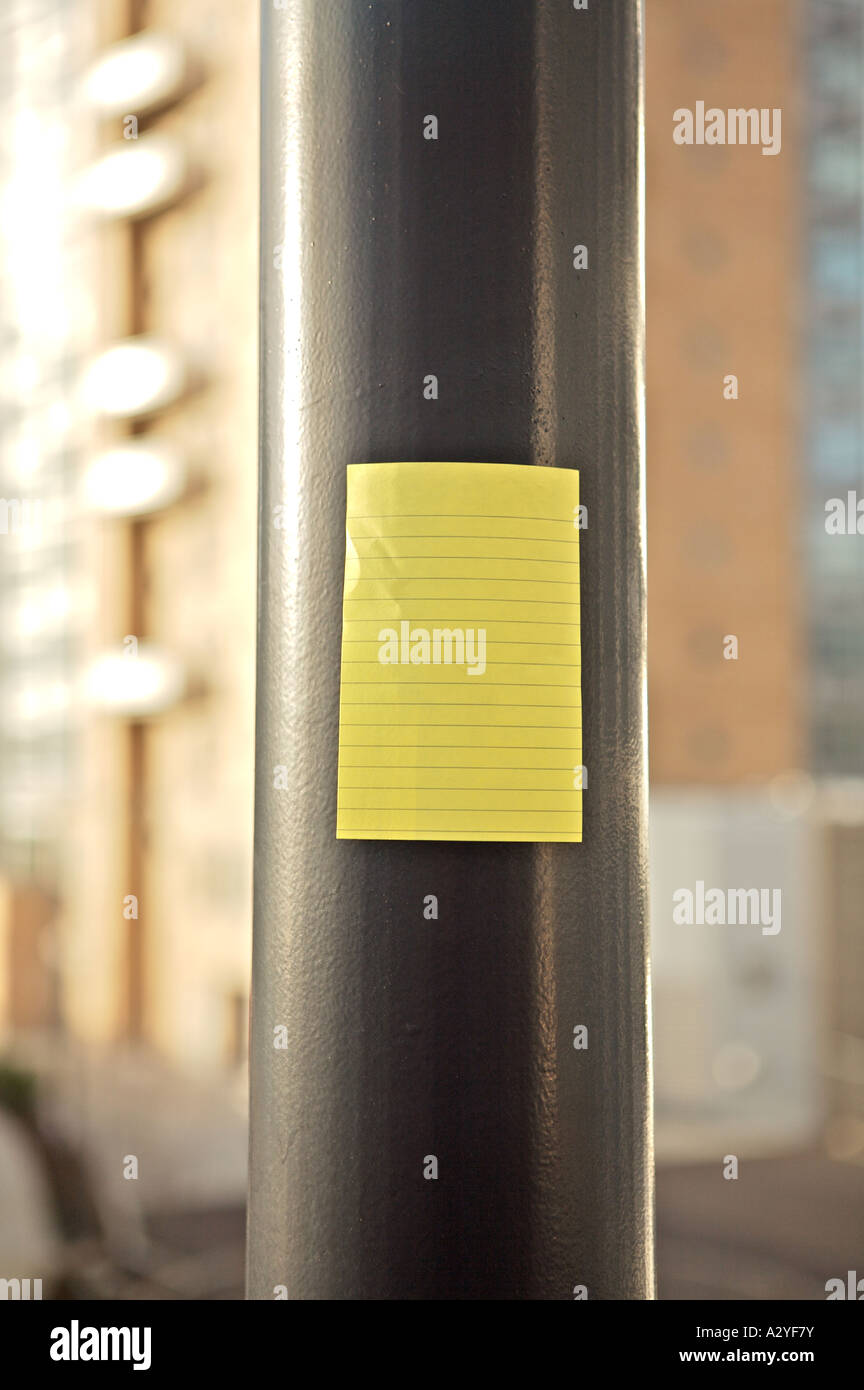 post it sign blank sign Stock Photo - Alamy