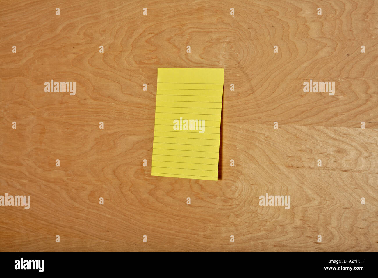 post it sign blank sign Stock Photo - Alamy