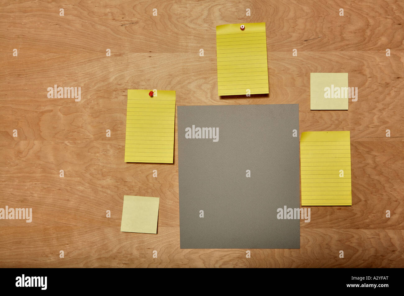 post it sign blank sign Stock Photo - Alamy