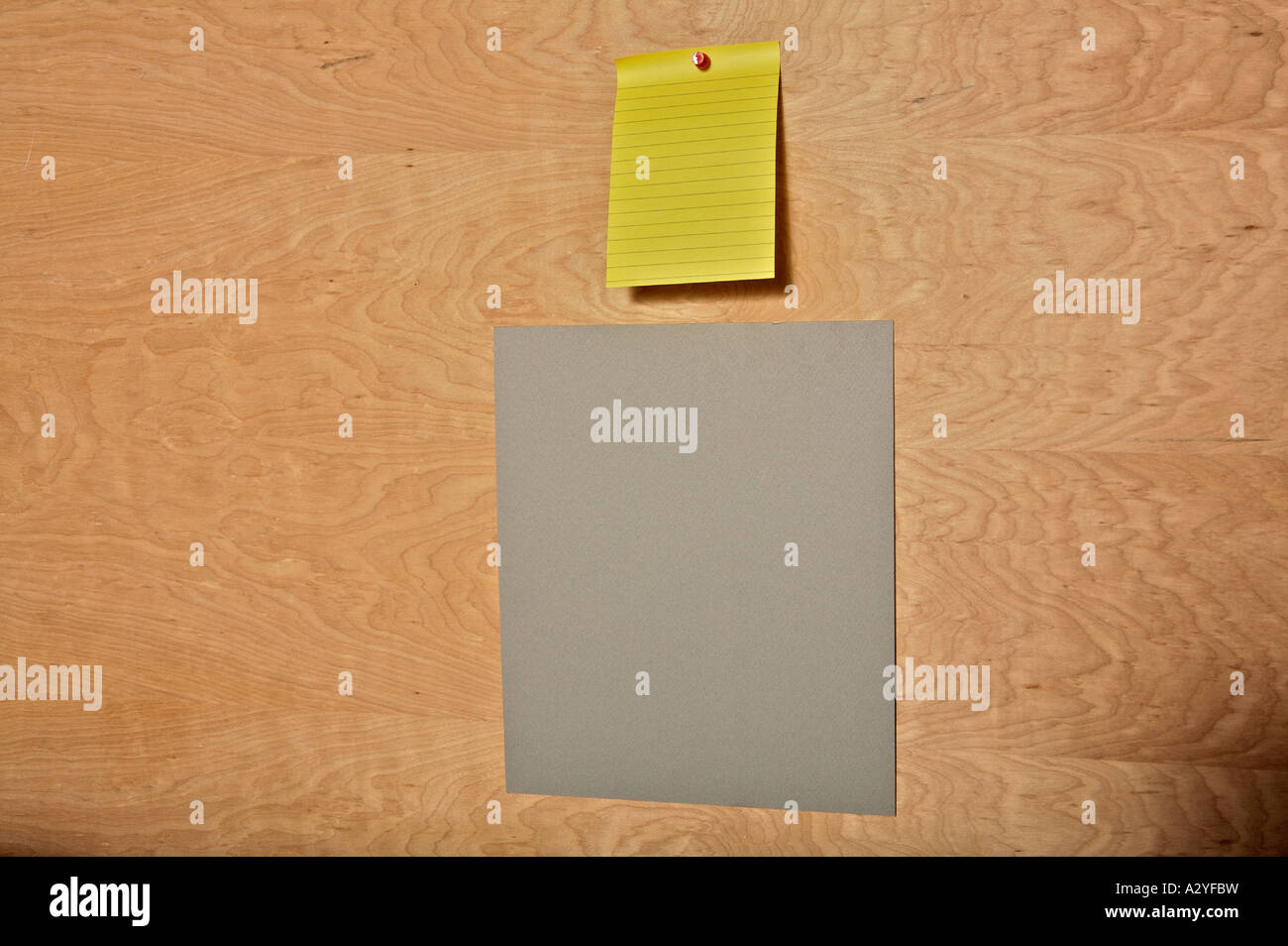 post it sign blank sign Stock Photo - Alamy