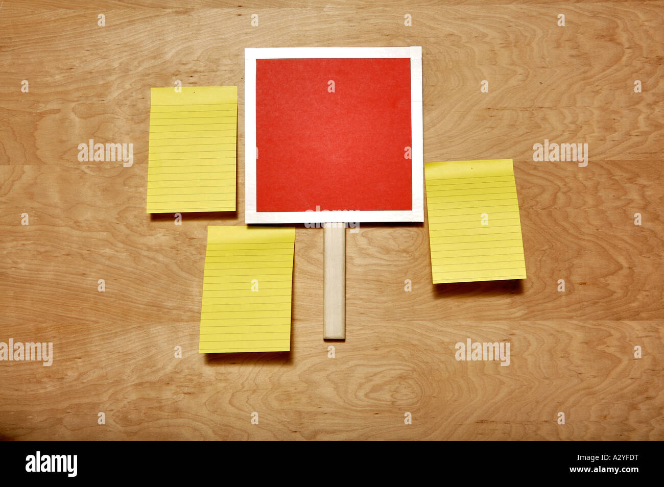 post it sign blank sign Stock Photo - Alamy