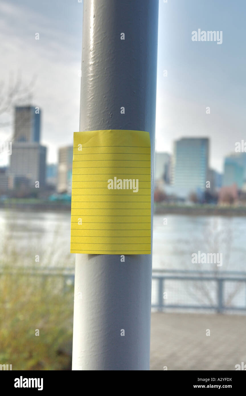 post it sign blank sign Stock Photo - Alamy