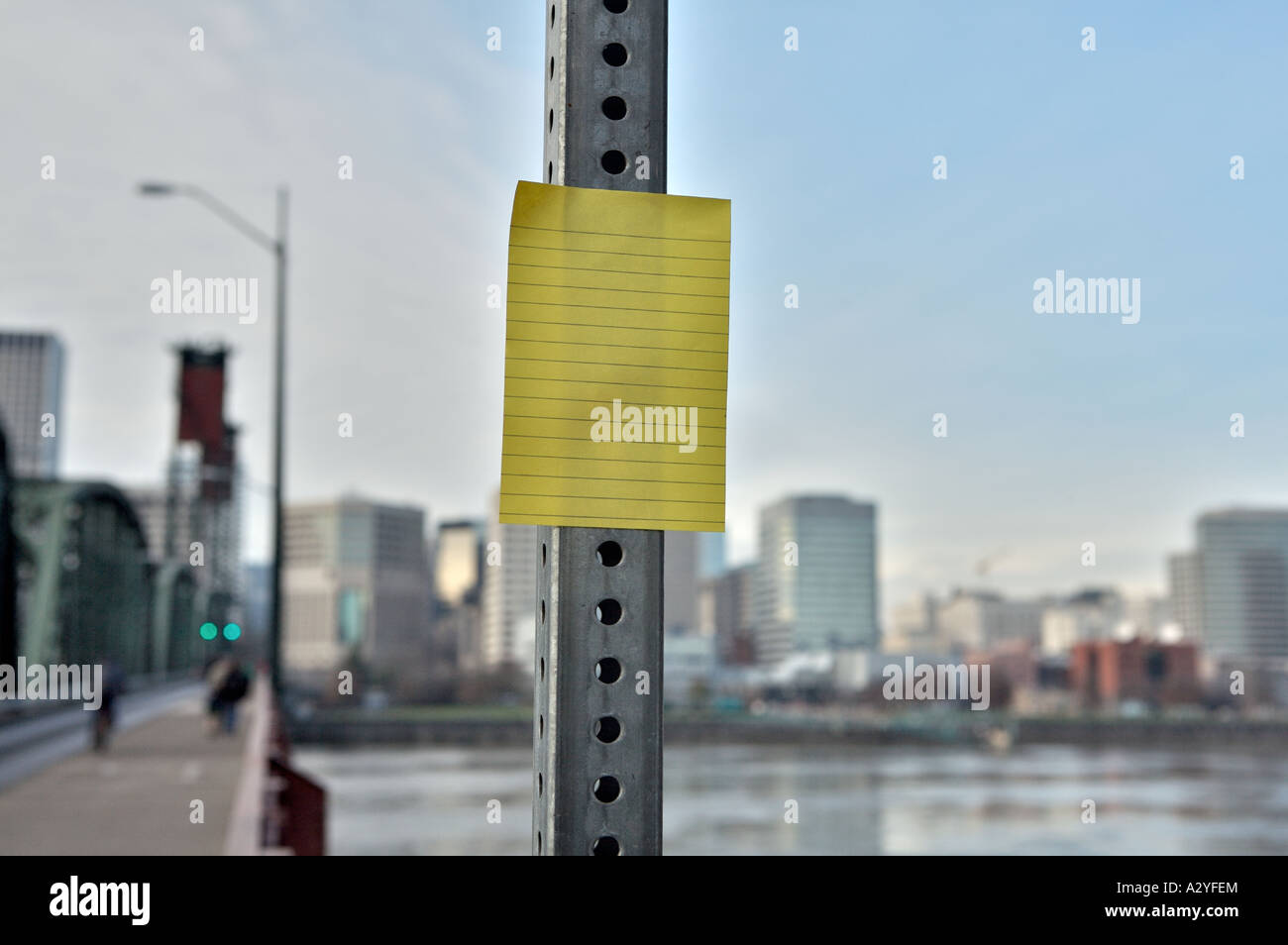 post it sign blank sign Stock Photo - Alamy