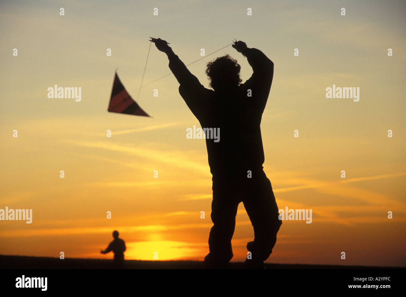 Silhouette of person flying kite hi-res stock photography and images ...