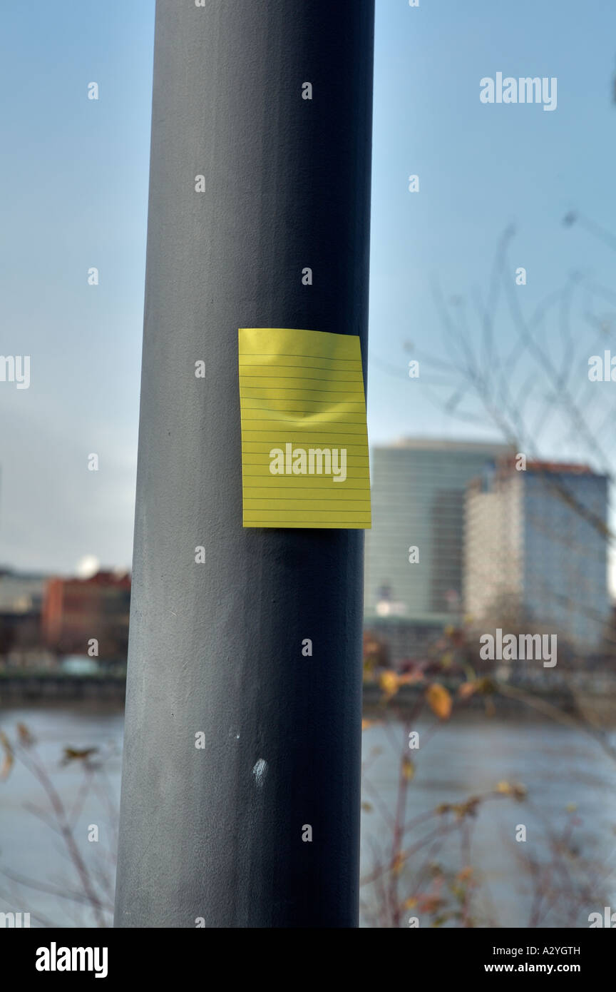 post it blank sign Stock Photo - Alamy
